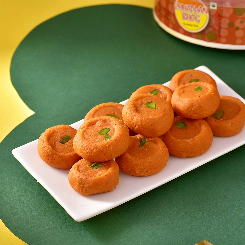 Traditional Hamper With Thali, Sweet, Thread, Roli Chawal & Tikka – TOKENZ