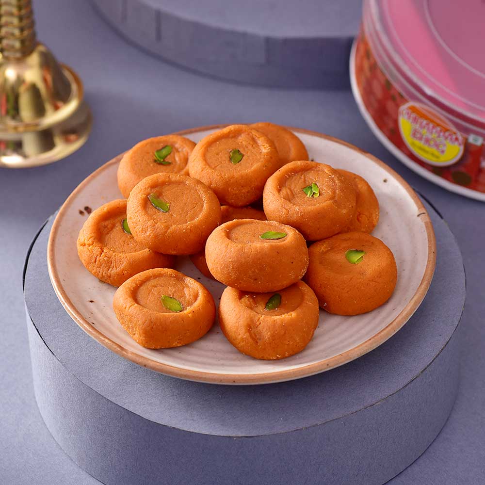 Brass Kerala Deep , Kesar Peda & Cashew Hamper – TOKENZ